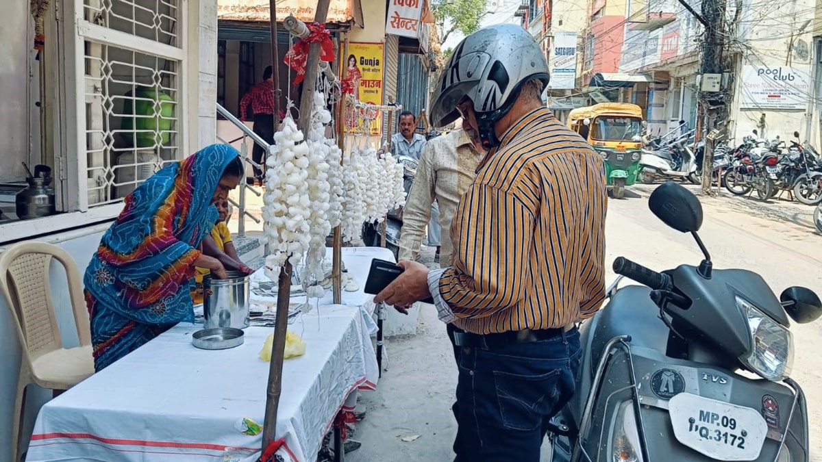Nav Samvatsar 2081: इंदौर में नव संवत्सर पर दीपावली जैसा सजा बाजार, 120 ...