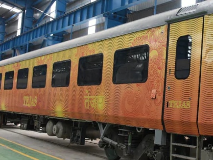 रेलवे ने जारी किए तेजस के नए कोच, जानिए खास बातें - Indian railways new ...