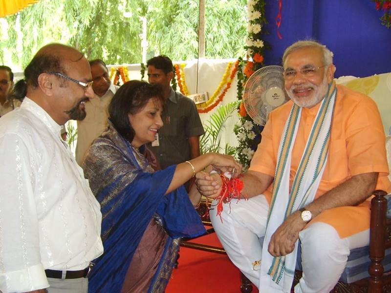 पाकिस्‍तानी बहन ने मोदी के लिए मांगा नोबल प्राइज, 24 साल से मोदी को ...