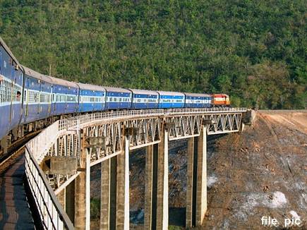 पुल की हुई मरम्‍मत एक दो दिन में चलने लगेंगी ट्रेनें
