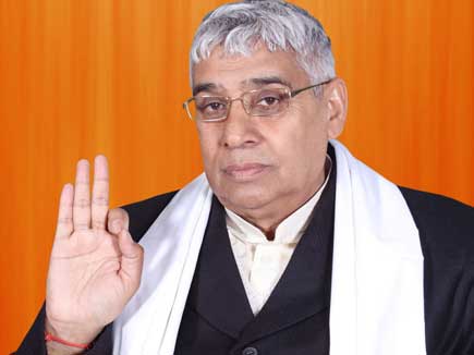 12 एकड़ का आश्रम, बीएमडब्‍ल्‍यू, मर्सेडीज कारों से चलता है रामपाल