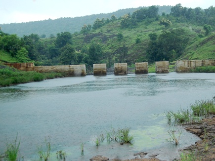 धार जिले में जल संरचना बनाकर पहाड़ी नदी को किया पुनर्जीवित