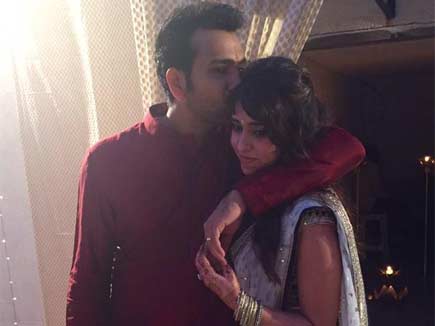 रोहित और रितिका ने दोबारा की सगाई, अपलोड किए फोटो