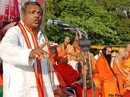 मोदी के मस्जिद जाने का विहिप ने किया समर्थन