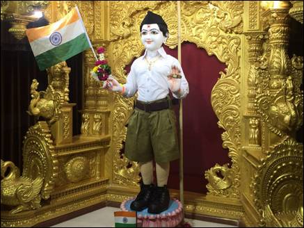 RSS की ड्रेस में भगवान स्वामीनारायण, मचा बवाल