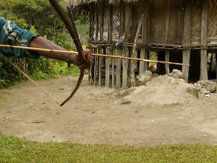 लड़की की शादी में बियर नहीं पिलाने की बात पर तीर मारा