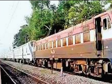 ट्रेन-18 का ट्रायल हुआ फेल, इंजन लगाकर लाई गई वापस - Trial of Engine ...