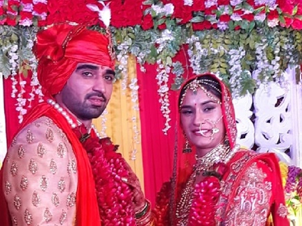 आठ फेरे लगाकर सोमवीर की हुई महिला पहलवान विनेश - Vinesh Phogat marries ...