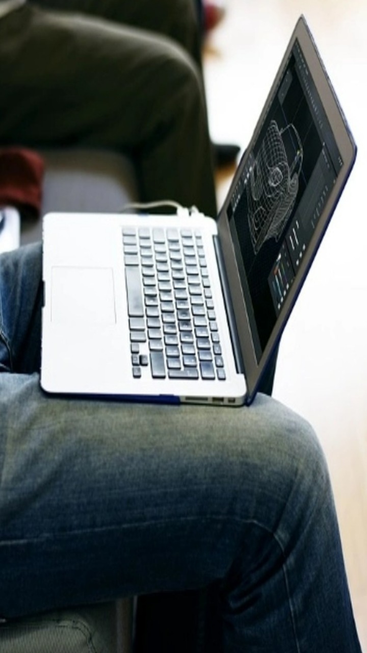 Using Laptop on Lap: लैपटॉप गोद में रखकर न करें काम, हो सकती हैं ये दिक्कत